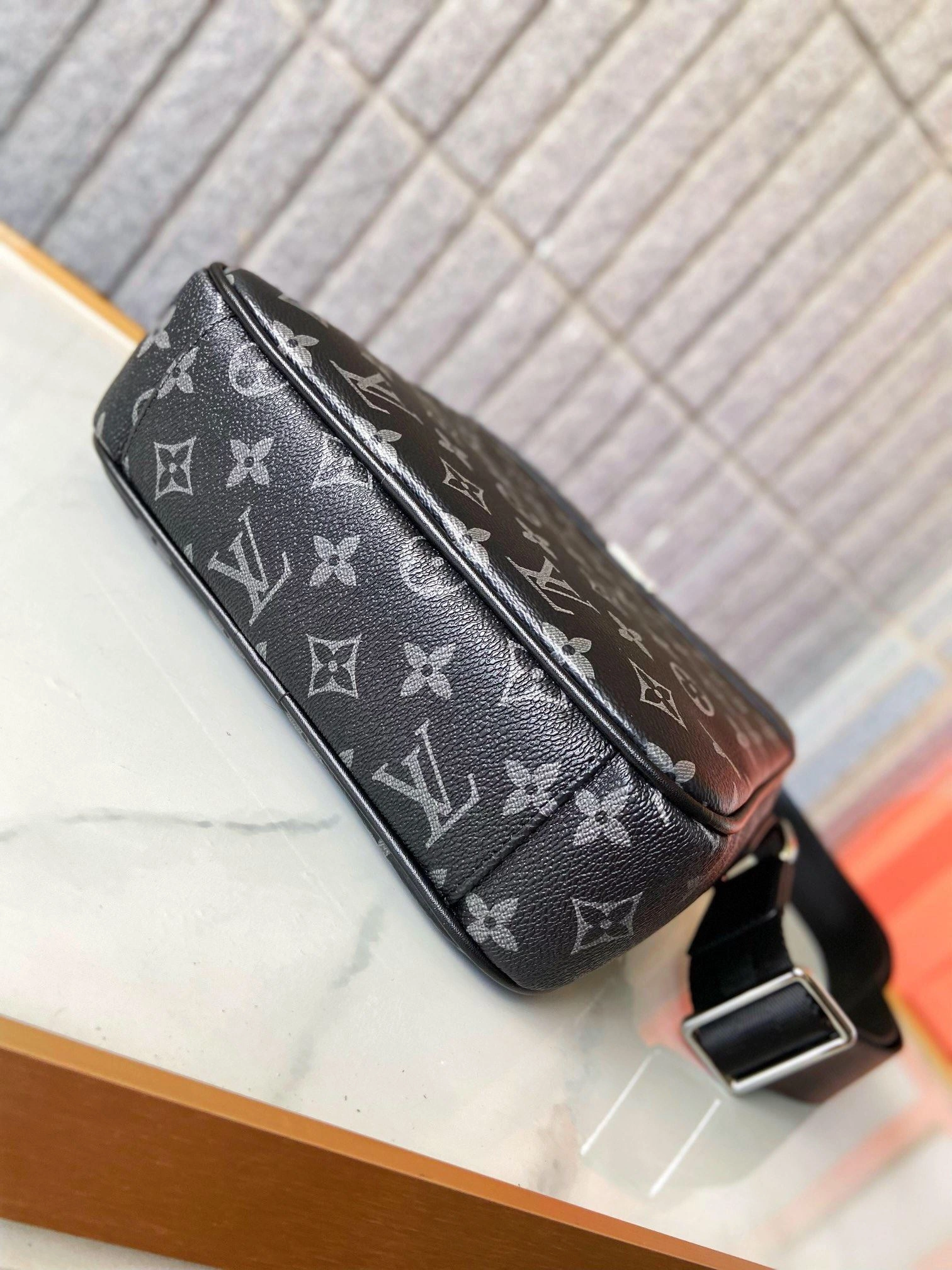 Discounted Mens Louis Vuitton Satchel Bags