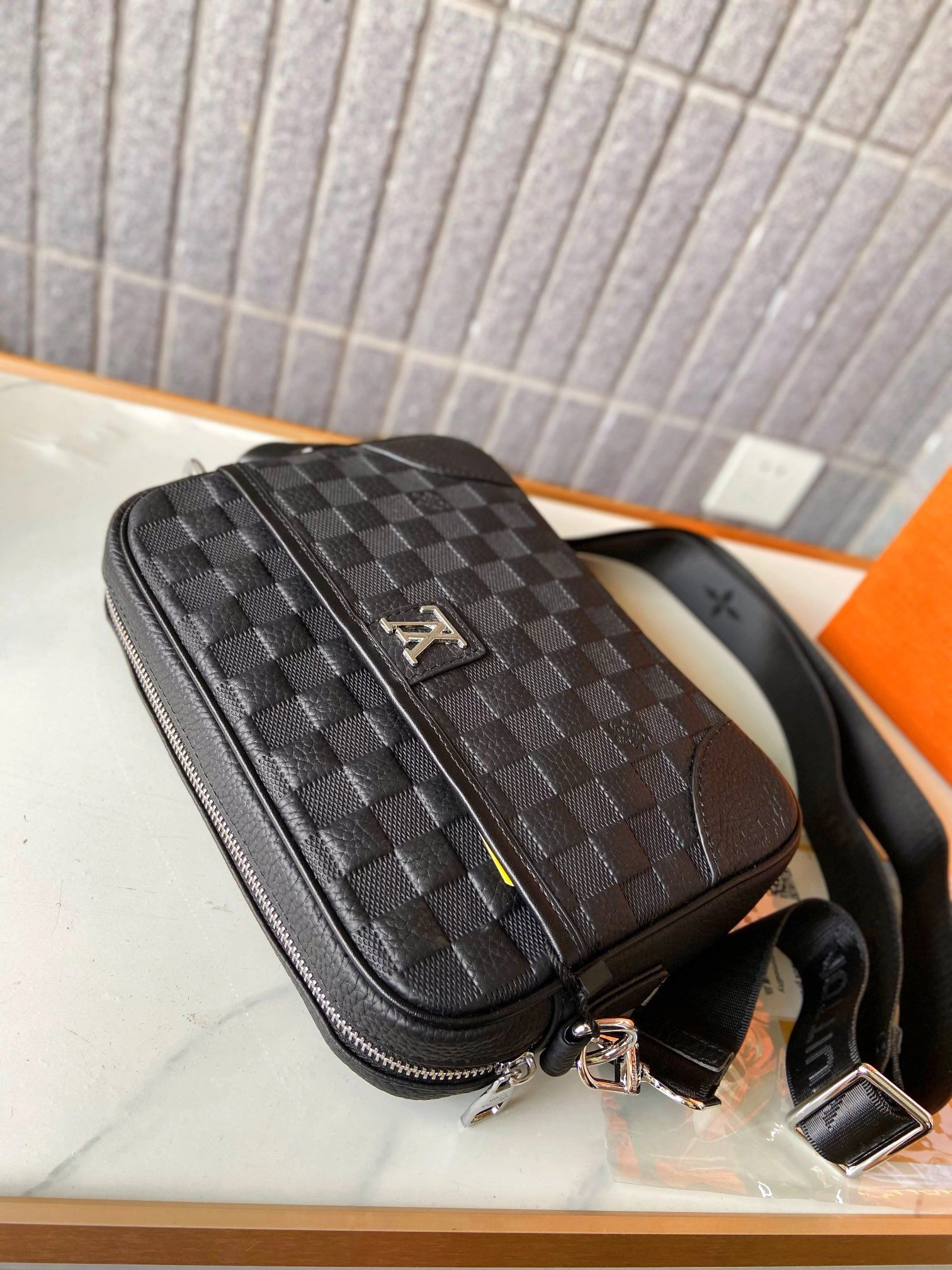 High accuracy Mens Louis Vuitton Satchel Bags