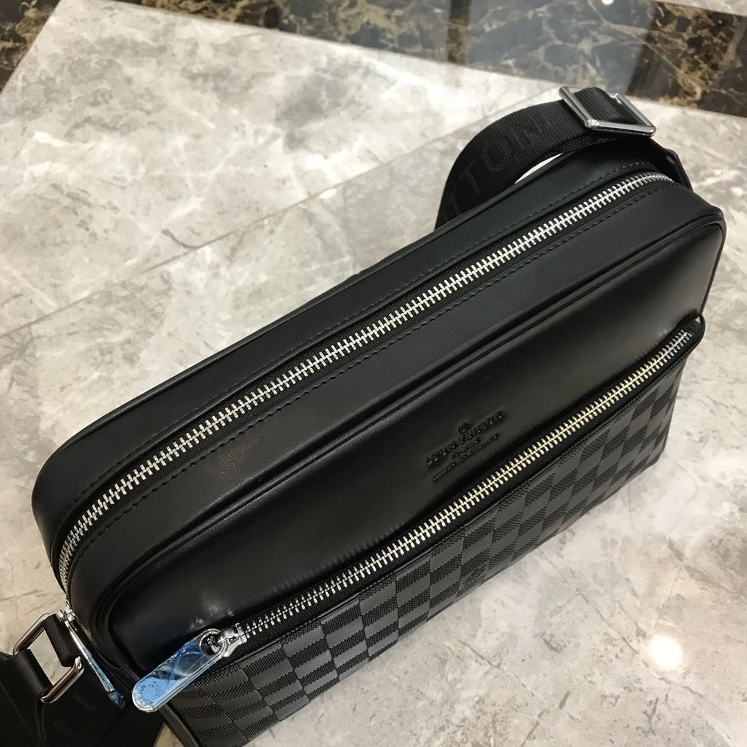 Perfect replica Mens Louis Vuitton Satchel Bags