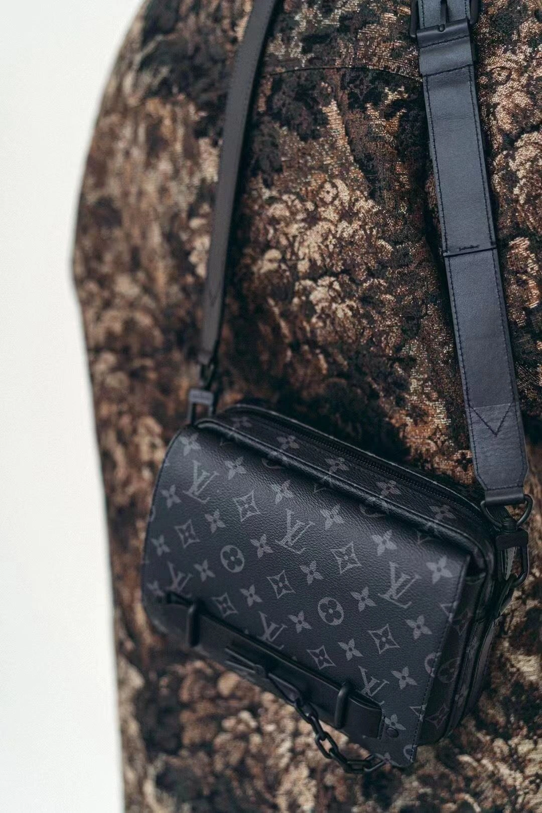 Mens Louis Vuitton Satchel Bags