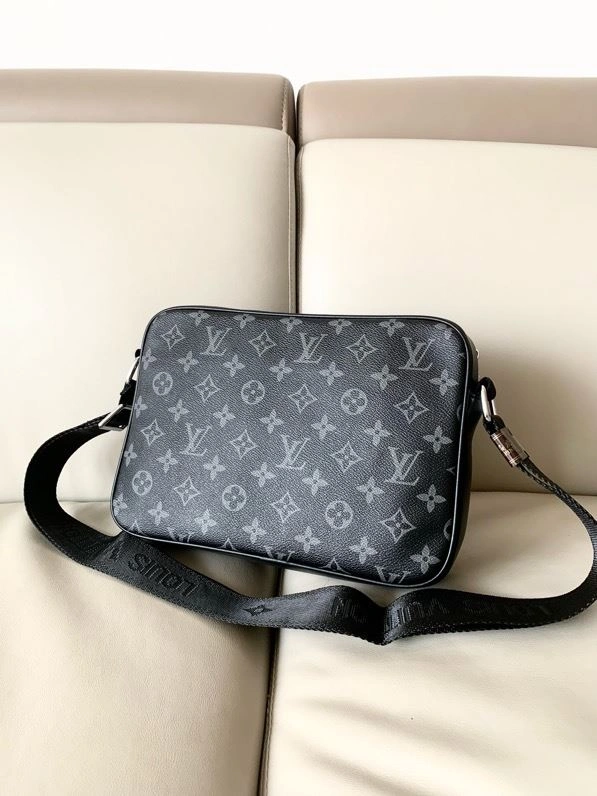 Exact replica Mens Louis Vuitton Satchel Bags