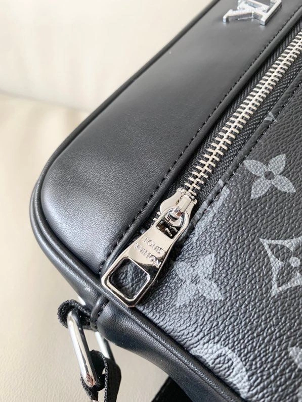 Exact replica Mens Louis Vuitton Satchel Bags