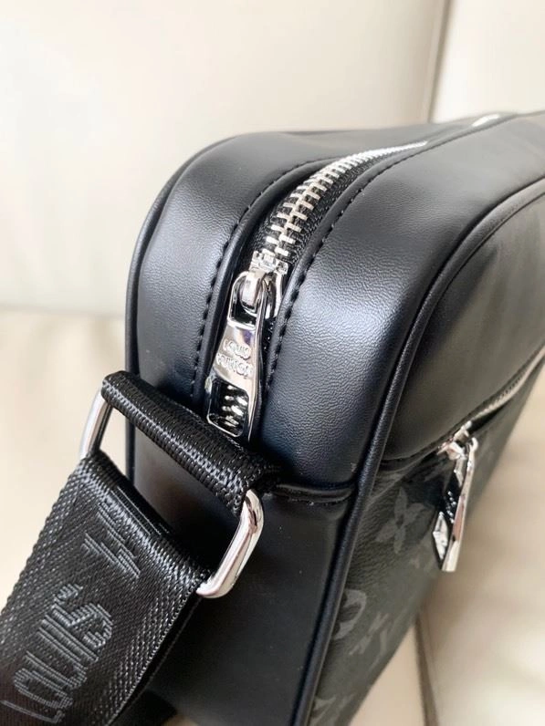 Exact replica Mens Louis Vuitton Satchel Bags