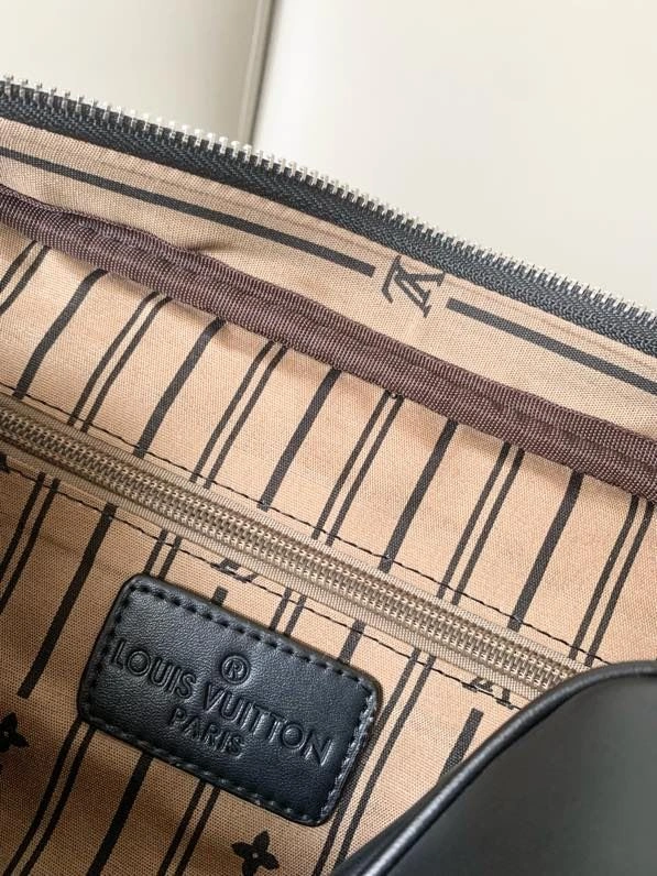 Exact replica Mens Louis Vuitton Satchel Bags