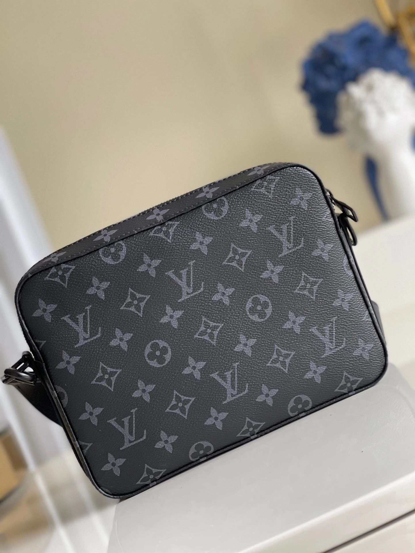 Accurate model Mens Louis Vuitton Satchel Bags