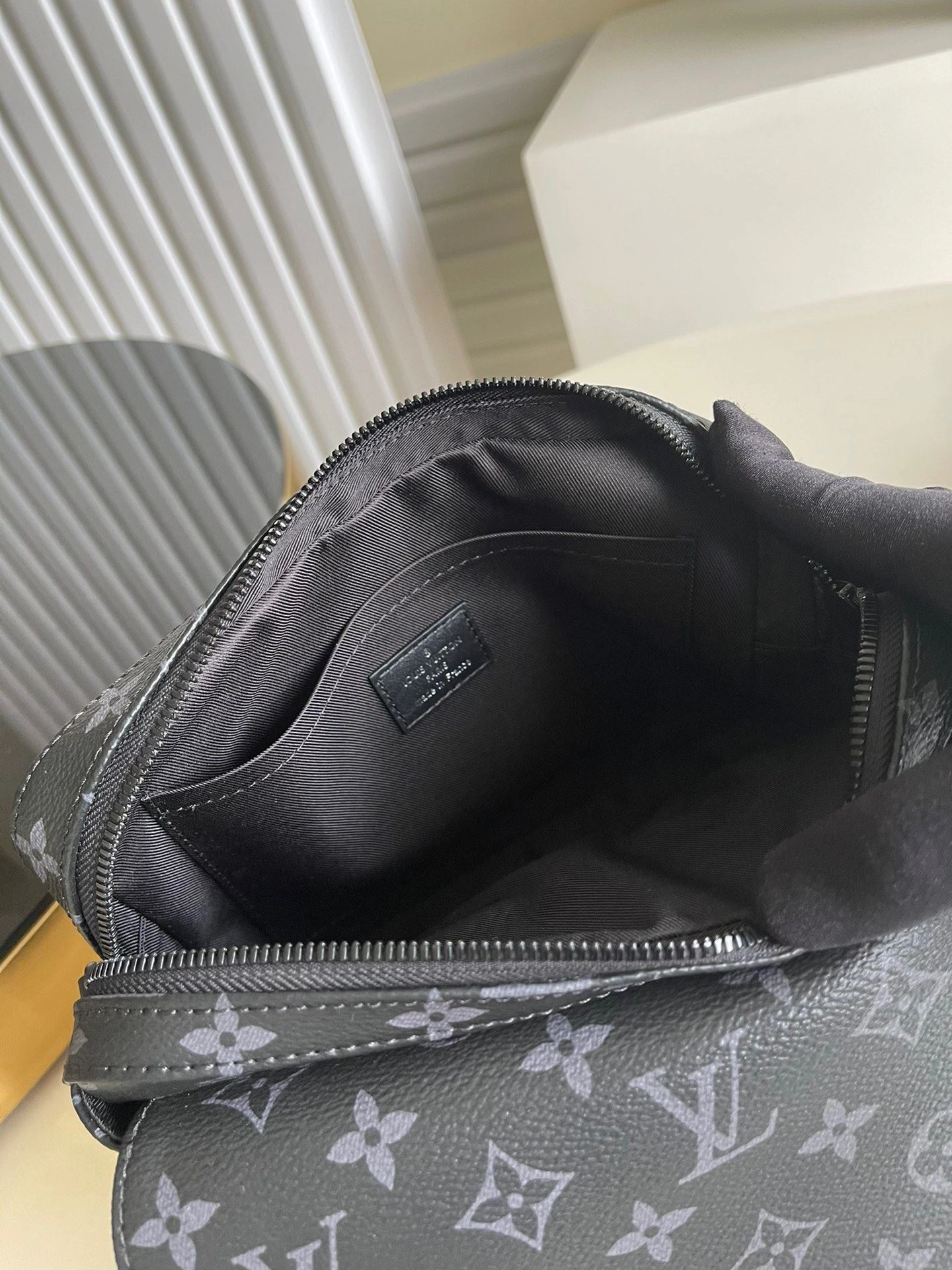 Accurate model Mens Louis Vuitton Satchel Bags