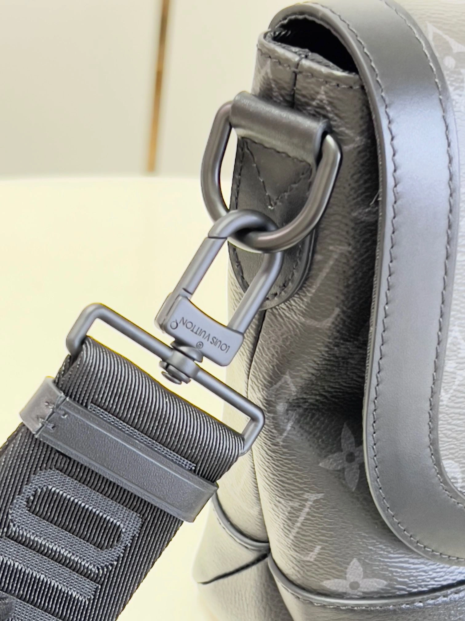 Economical Mens Louis Vuitton Satchel Bags