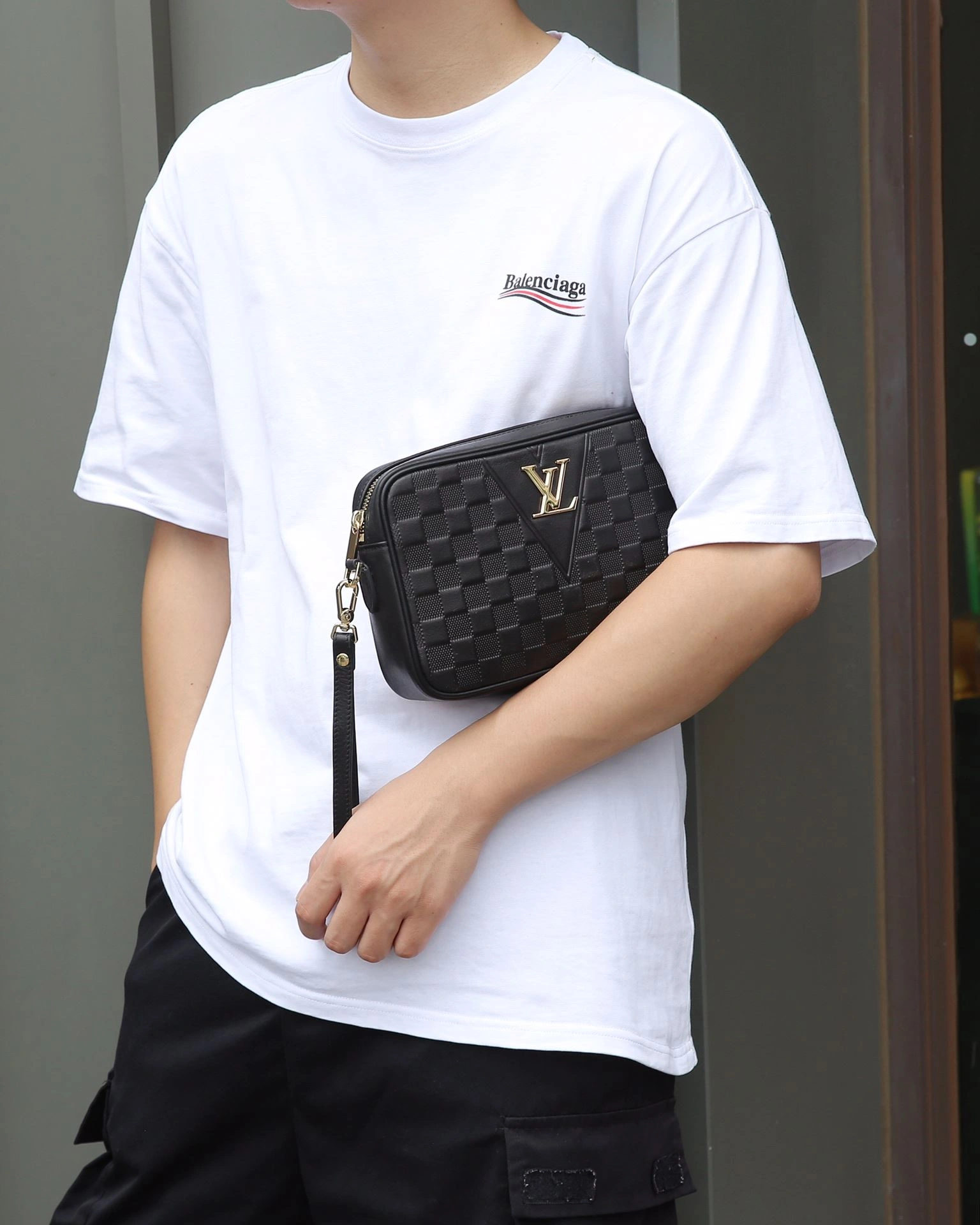 Indistinguishable Mens Louis Vuitton Satchel Bags