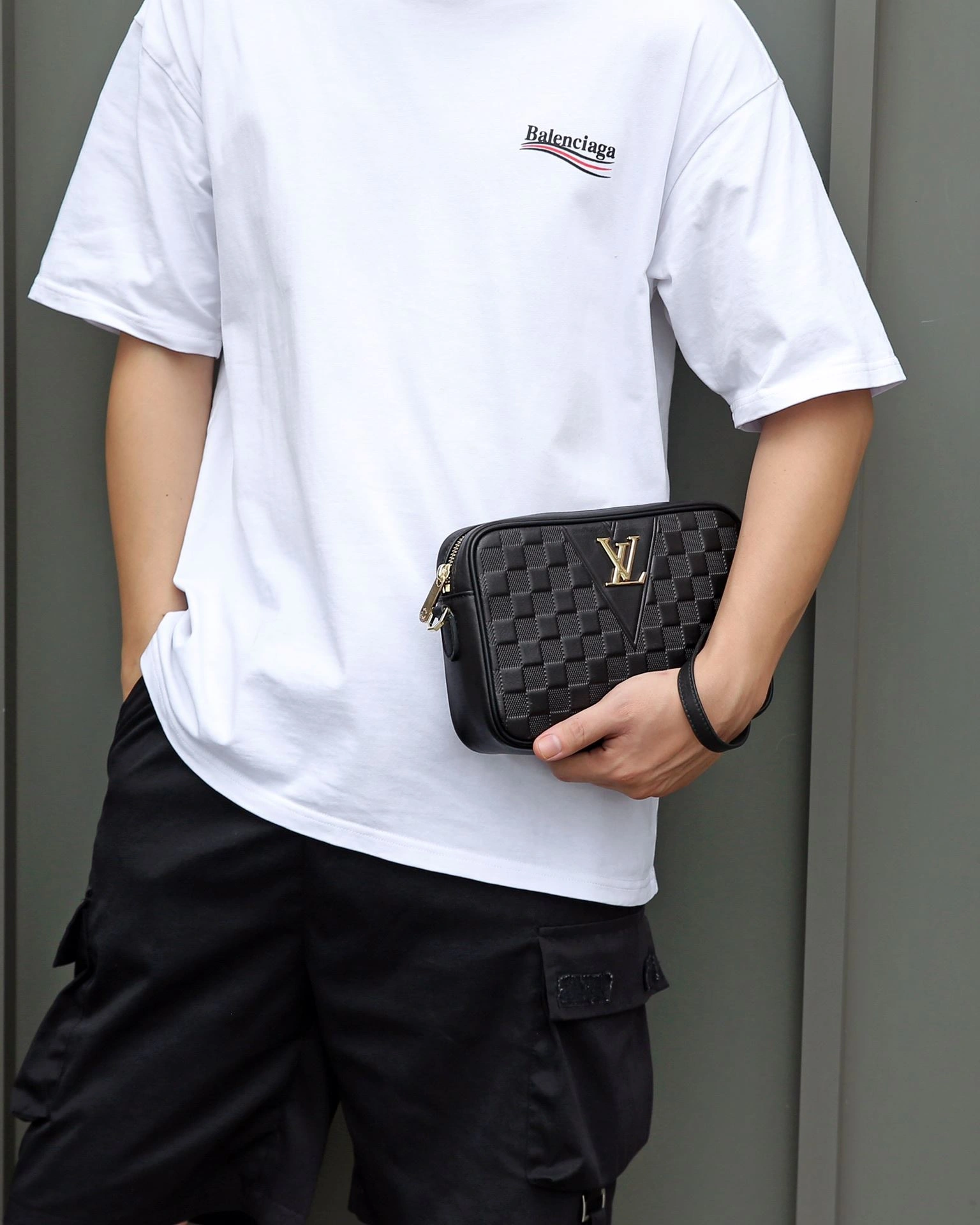 Indistinguishable Mens Louis Vuitton Satchel Bags