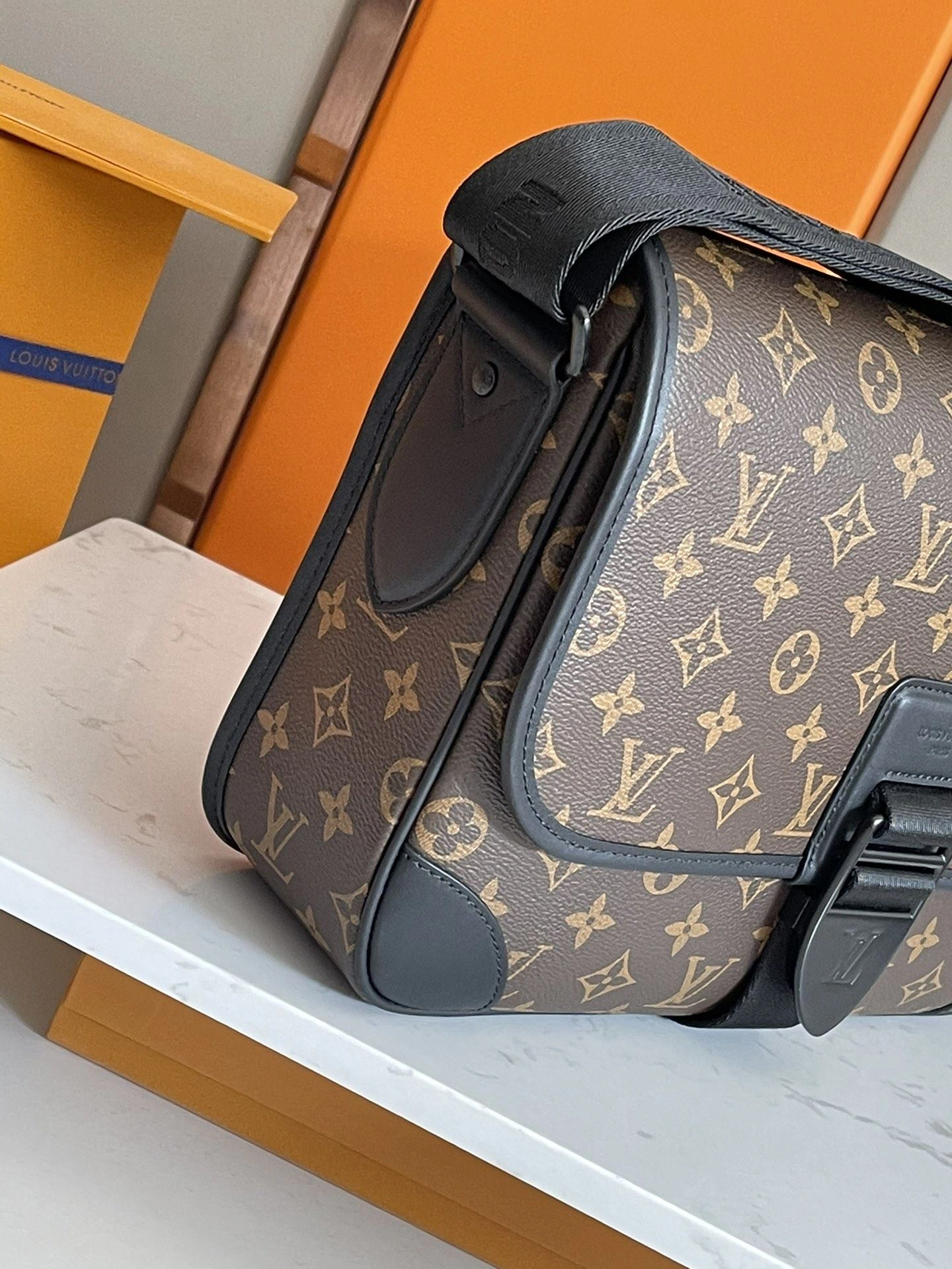 Inexpensive Mens Louis Vuitton Satchel Bags