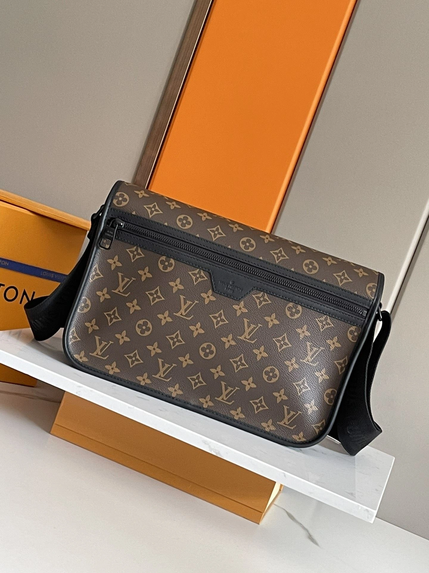 Inexpensive Mens Louis Vuitton Satchel Bags