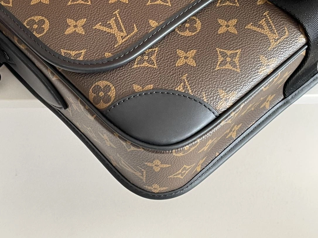 Inexpensive Mens Louis Vuitton Satchel Bags