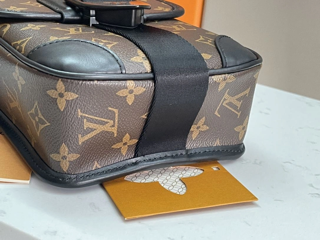 Low-cost Mens Louis Vuitton Satchel Bags