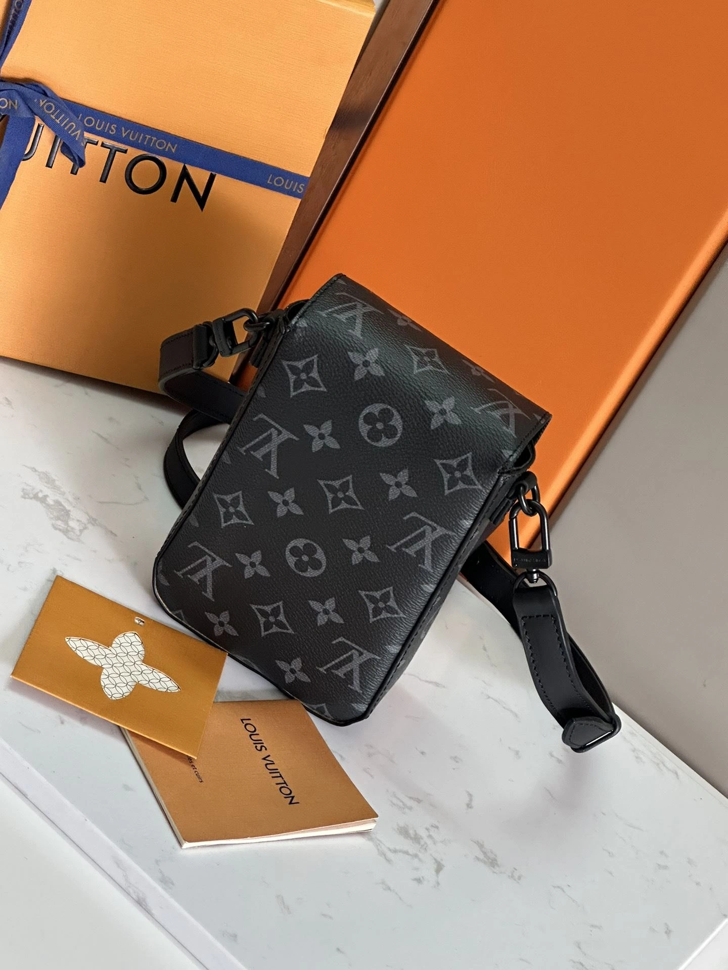 Exact replica Mens Louis Vuitton Satchel Bags