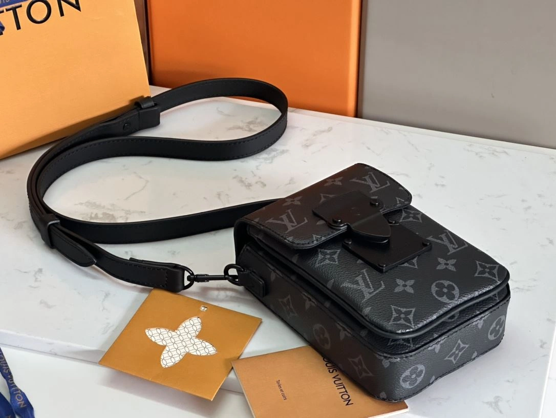 Exact replica Mens Louis Vuitton Satchel Bags