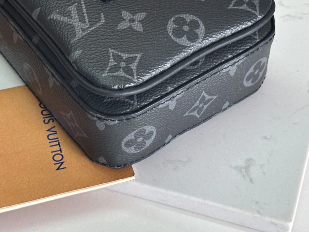 Exact replica Mens Louis Vuitton Satchel Bags