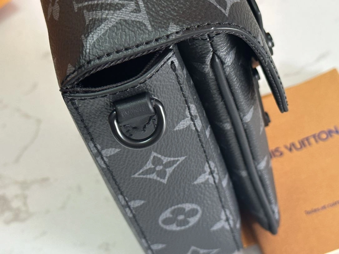 Exact replica Mens Louis Vuitton Satchel Bags