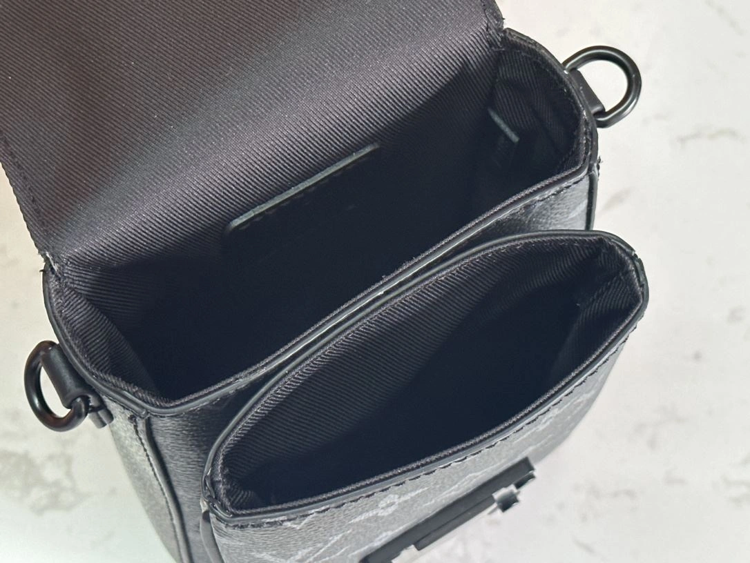 Exact replica Mens Louis Vuitton Satchel Bags