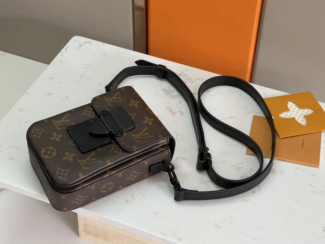 High fidelity Mens Louis Vuitton Satchel Bags