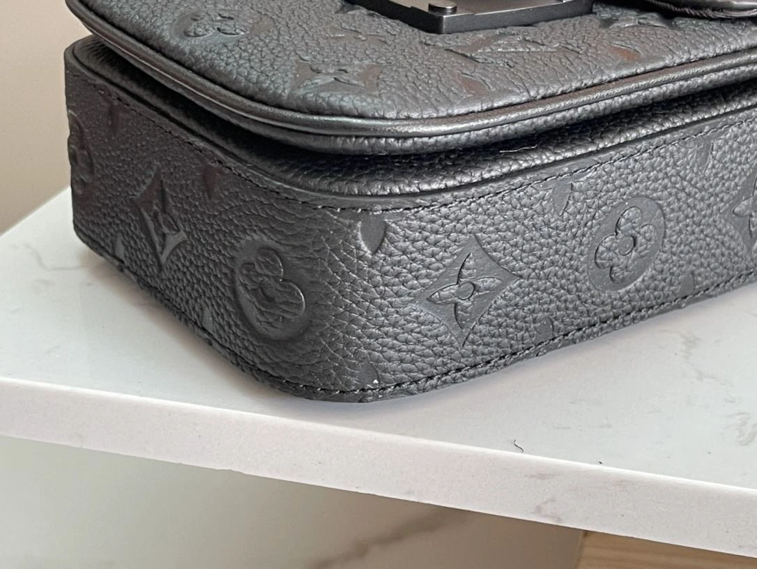 Mirror quality Mens Louis Vuitton Satchel Bags