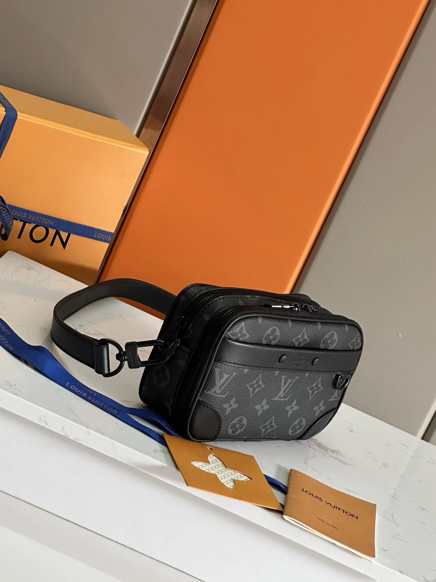 1:1 copy Mens Louis Vuitton Satchel Bags