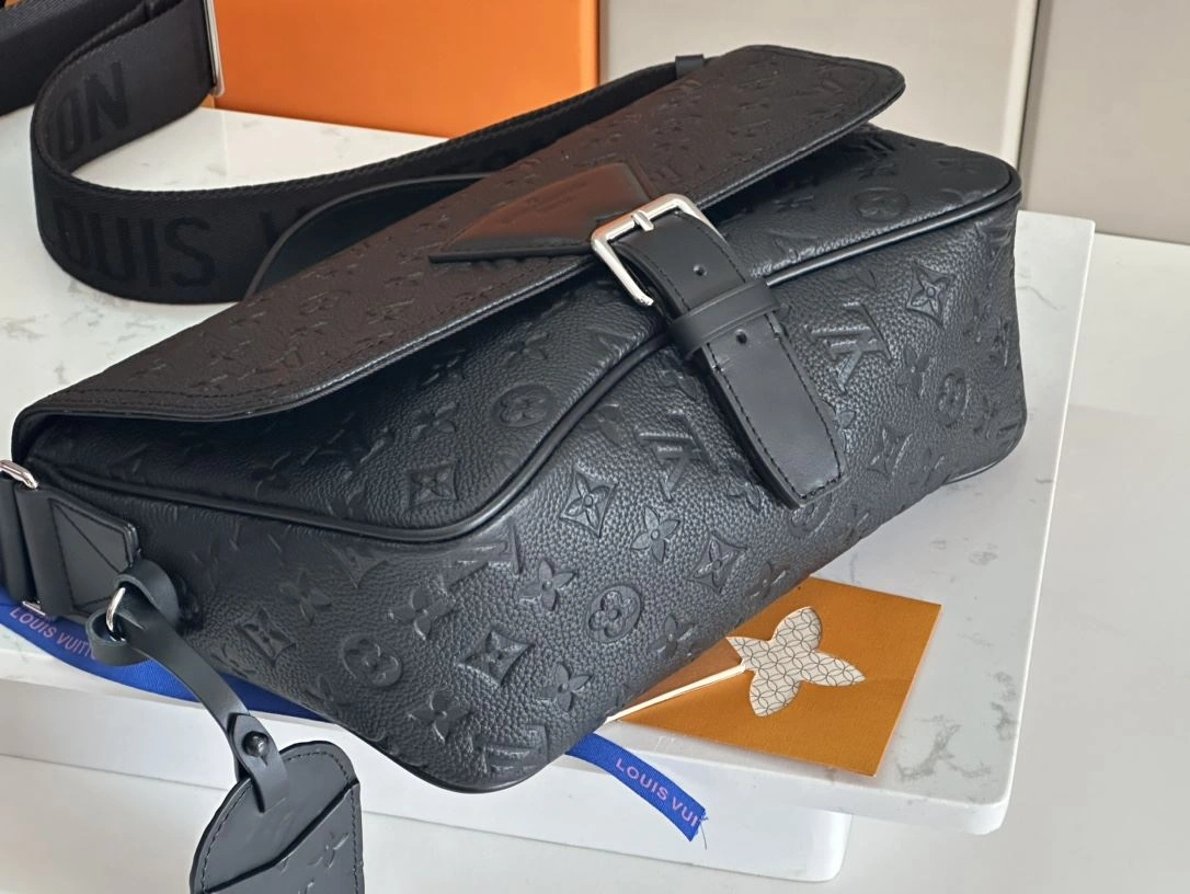 Perfect replica Mens Louis Vuitton Satchel Bags