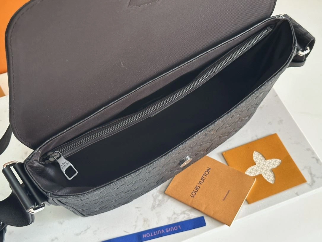 Perfect replica Mens Louis Vuitton Satchel Bags