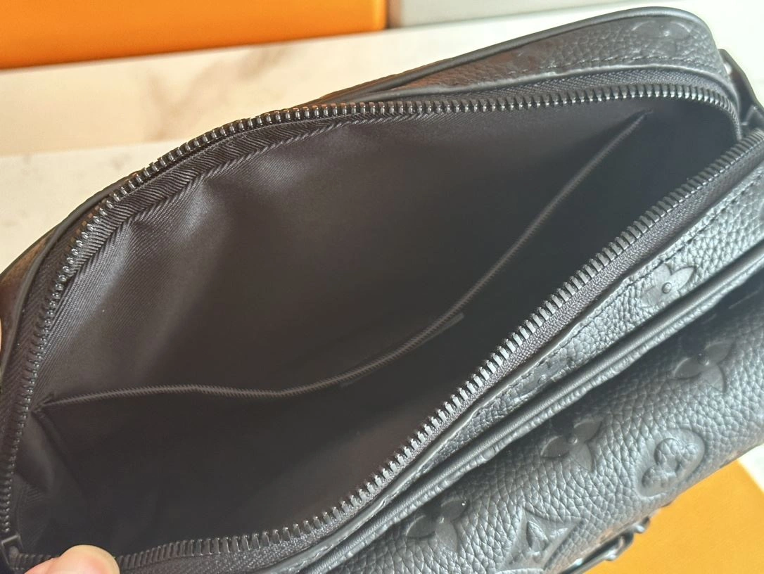 Mirror quality Mens Louis Vuitton Satchel Bags