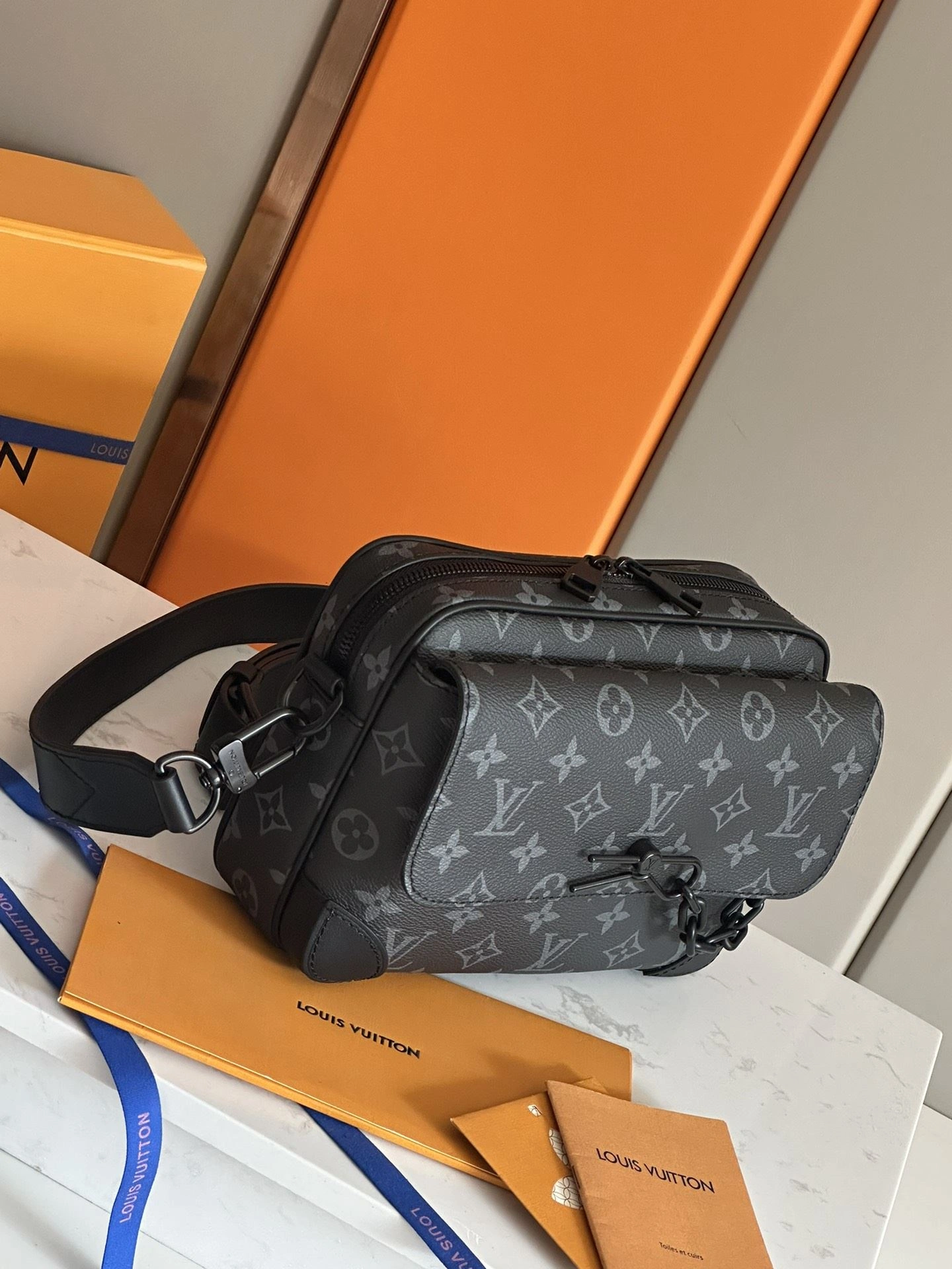 1:1 copy Mens Louis Vuitton Satchel Bags