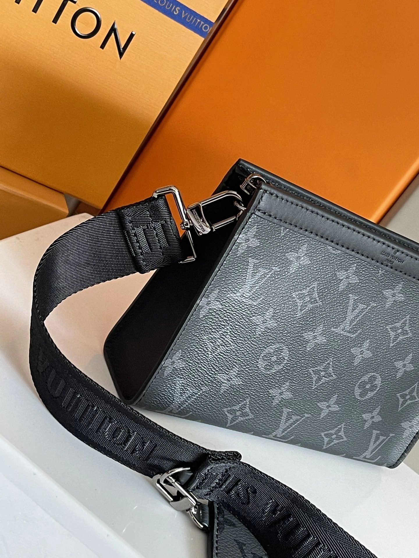 Bargain Mens Louis Vuitton Satchel Bags