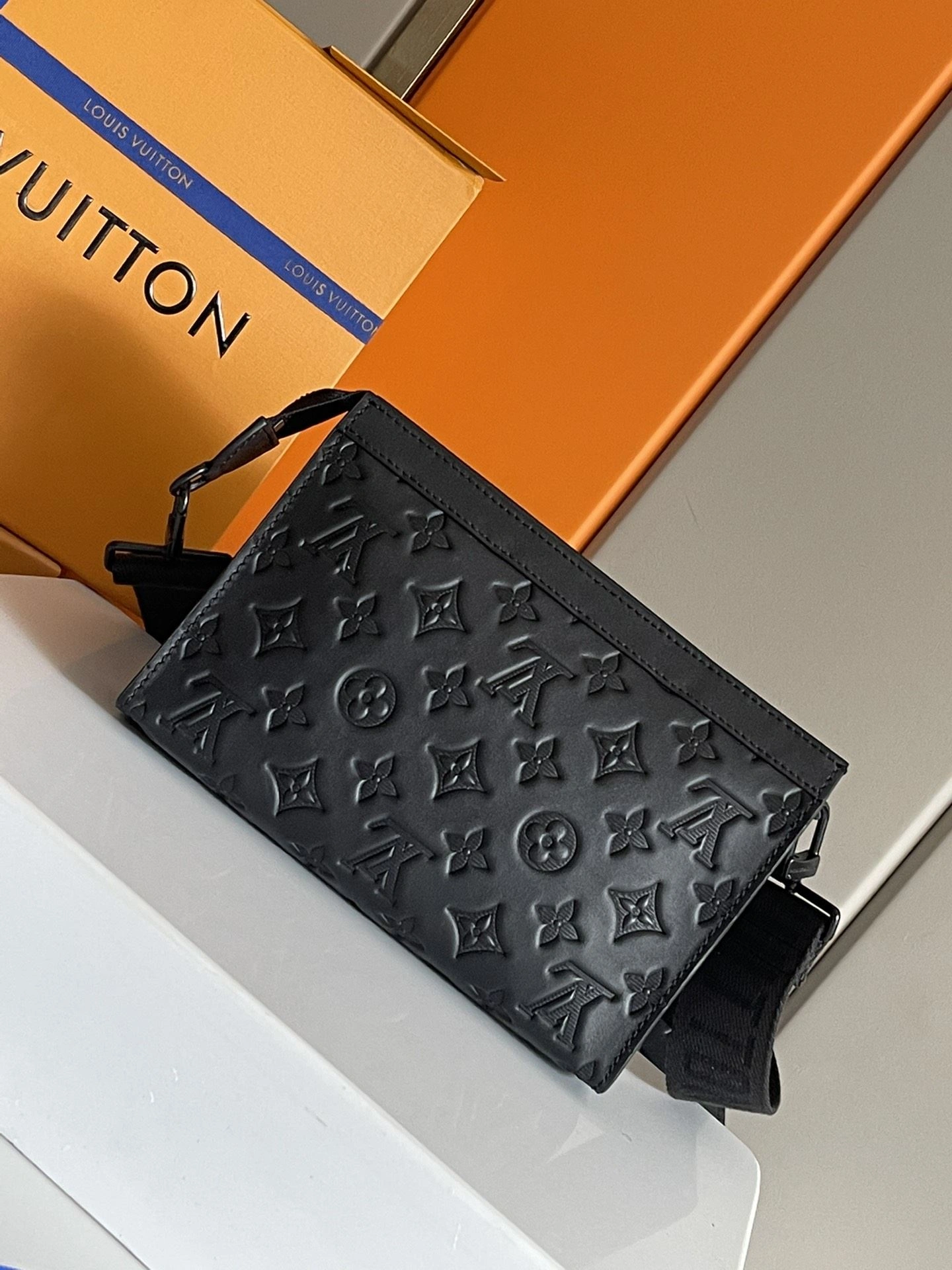 Perfect replica Mens Louis Vuitton Satchel Bags