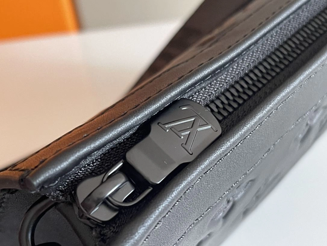 Perfect replica Mens Louis Vuitton Satchel Bags
