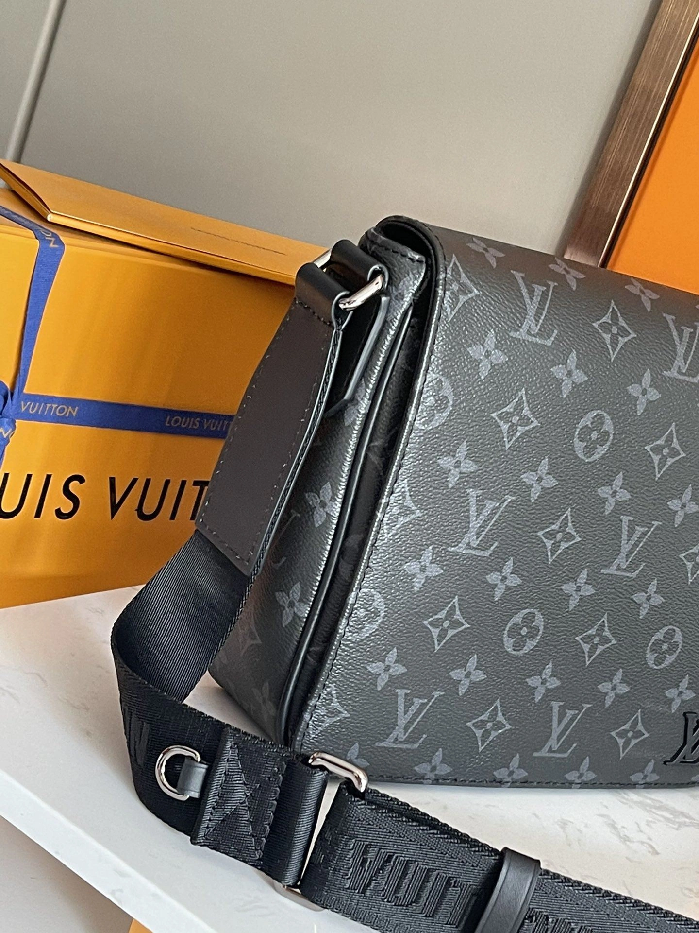 Reasonably priced Mens Louis Vuitton Satchel Bags