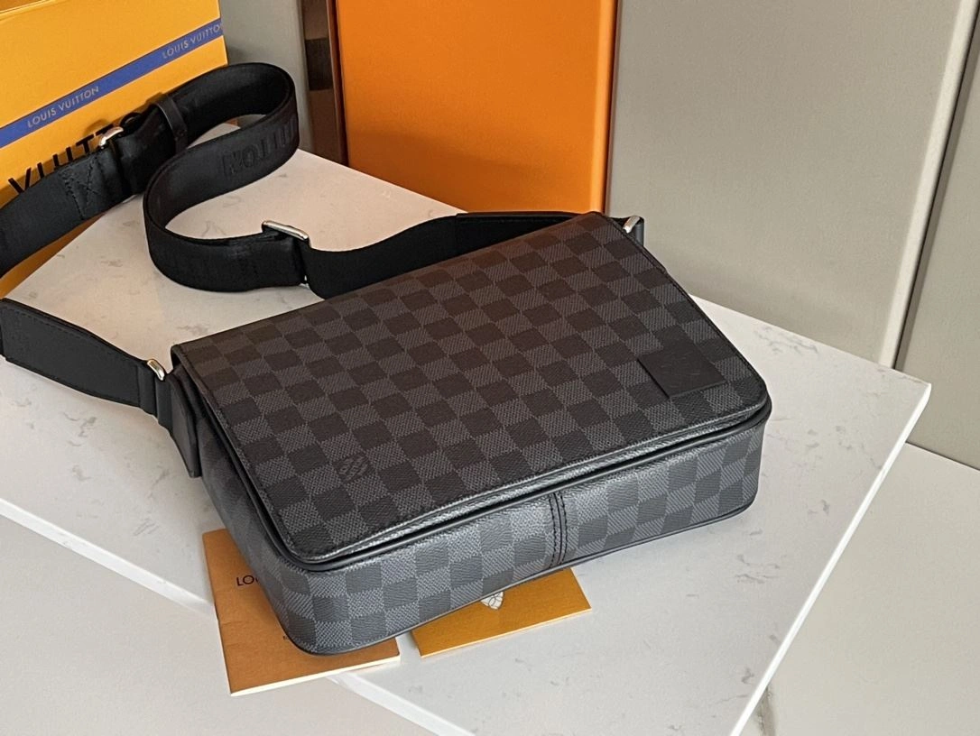 Economical Mens Louis Vuitton Satchel Bags