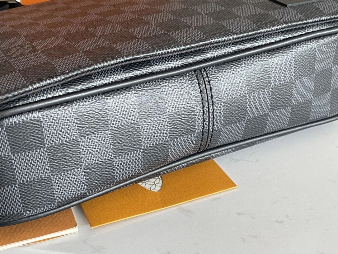 Economical Mens Louis Vuitton Satchel Bags