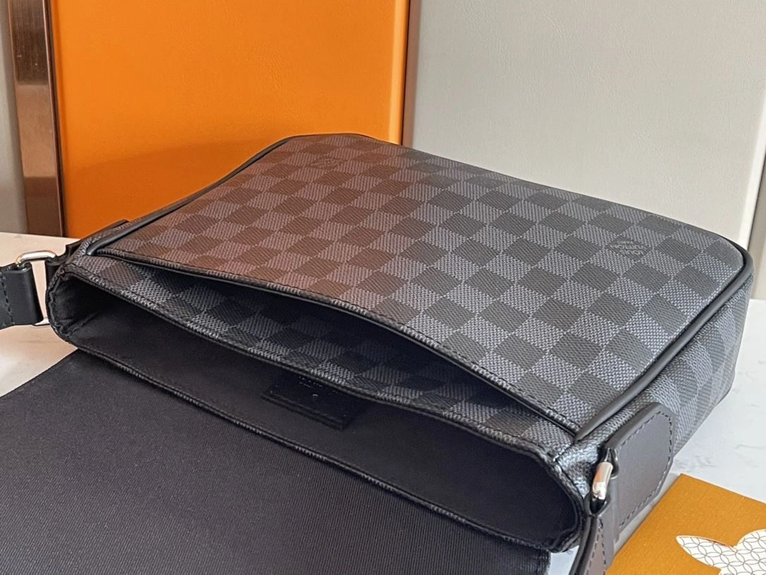 Economical Mens Louis Vuitton Satchel Bags