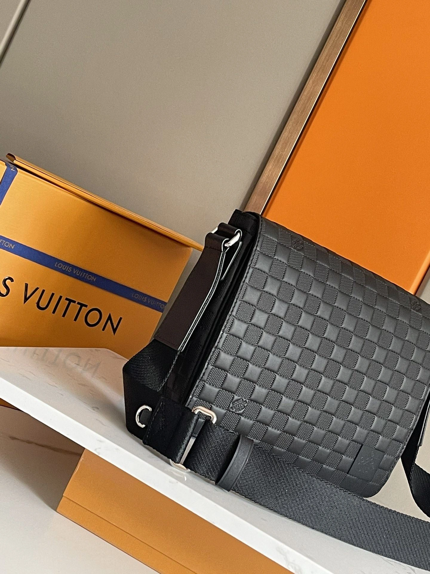 Inexpensive Mens Louis Vuitton Satchel Bags