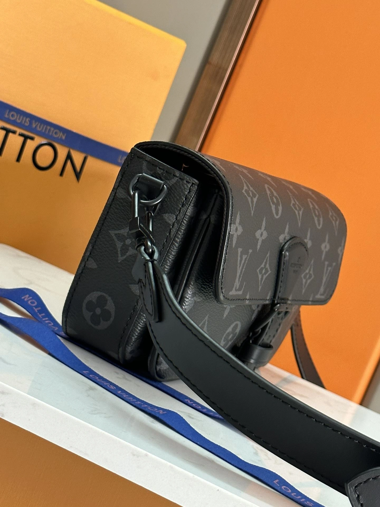Inexpensive Mens Louis Vuitton Satchel Bags