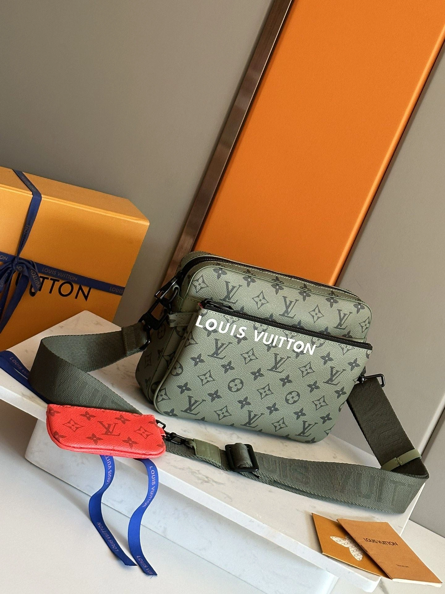 Budget-friendly Mens Louis Vuitton Satchel Bags
