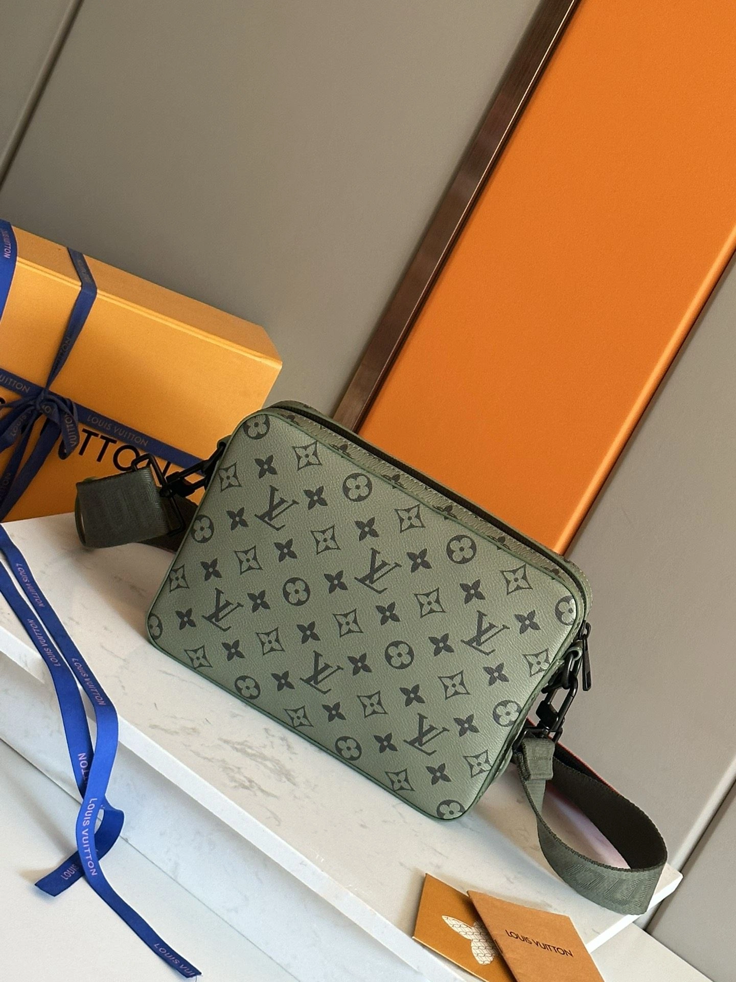 Budget-friendly Mens Louis Vuitton Satchel Bags