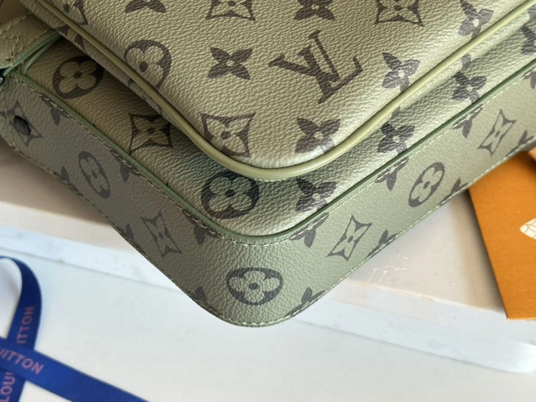 Budget-friendly Mens Louis Vuitton Satchel Bags