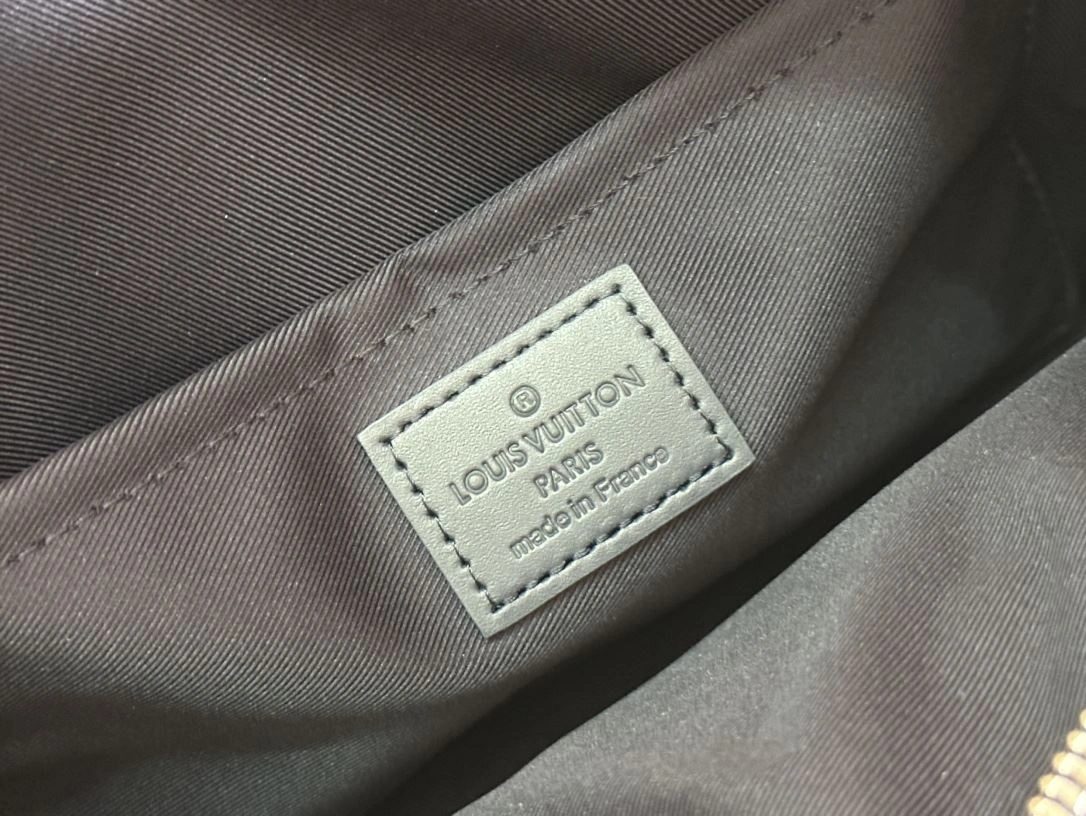 Indistinguishable Mens Louis Vuitton Satchel Bags