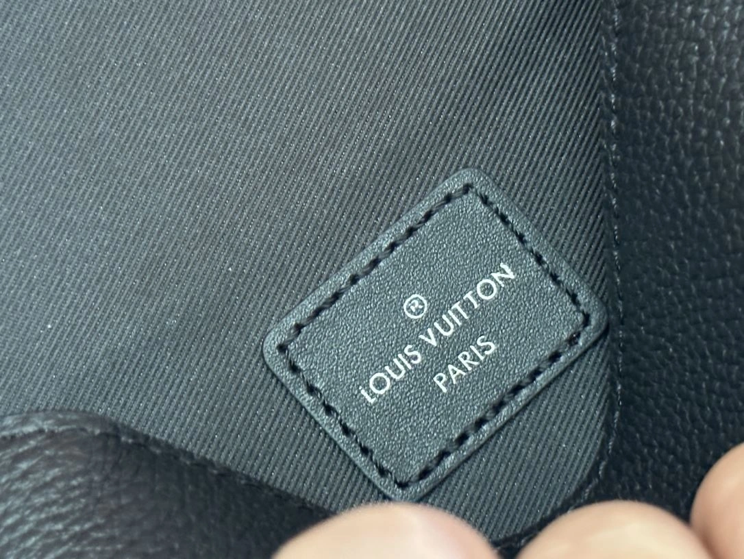 Accurate model Mens Louis Vuitton Satchel Bags