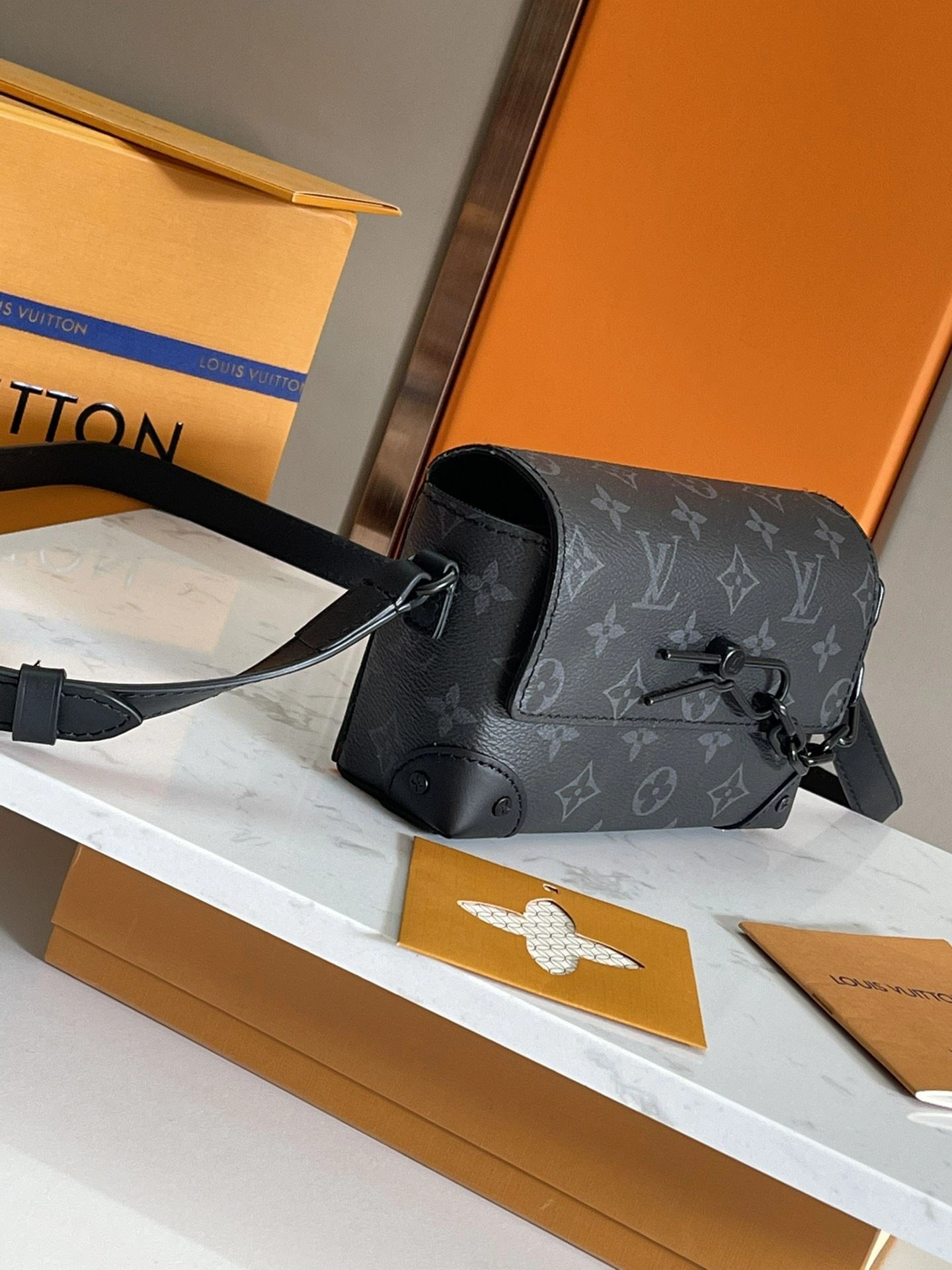 Perfect replica Mens Louis Vuitton Satchel Bags