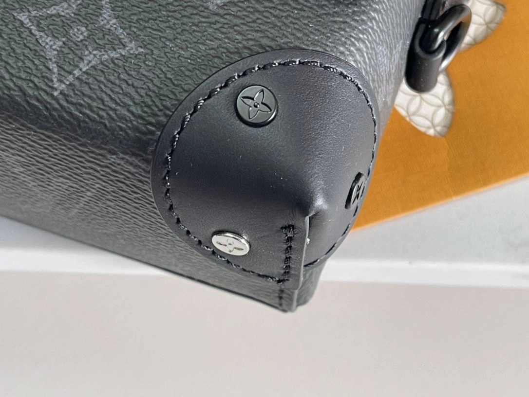 Perfect replica Mens Louis Vuitton Satchel Bags