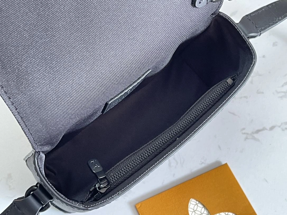Perfect replica Mens Louis Vuitton Satchel Bags