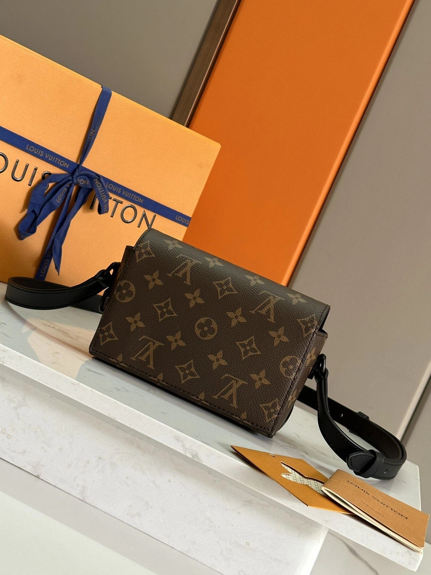 High fidelity Mens Louis Vuitton Satchel Bags