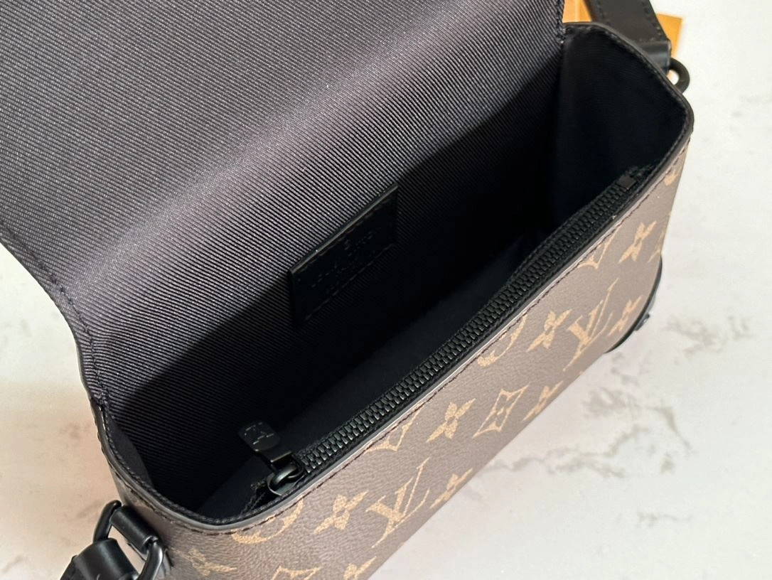 High fidelity Mens Louis Vuitton Satchel Bags