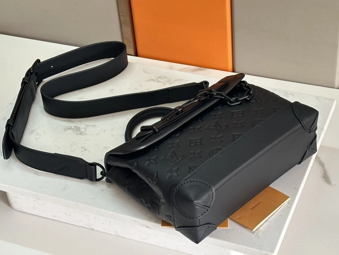 Exact replica Mens Louis Vuitton Satchel Bags