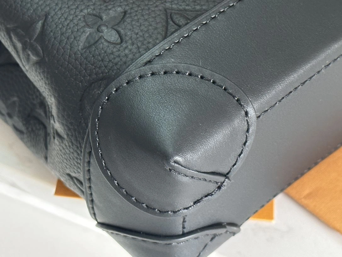 Exact replica Mens Louis Vuitton Satchel Bags